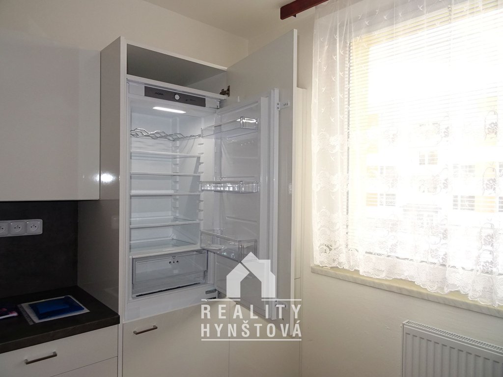 Pronájem prostorného bytu 3+1 s lodžií po zdařilé rekonstrukci, pěkná ... Pronájem prostorného bytu 3+1 s lodžií po zdařilé rekonstrukci, pěkná ...